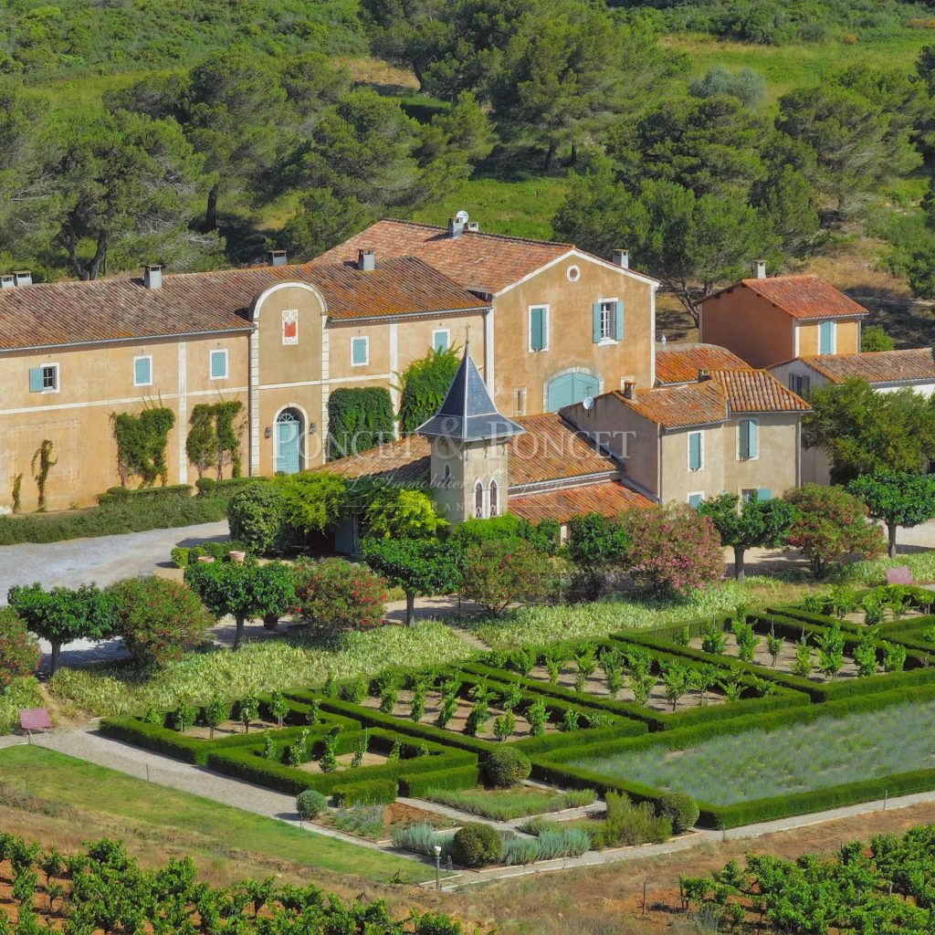 Domaine Viticole Bio de caractère 100 ha dans La Clape - Poncet ...
